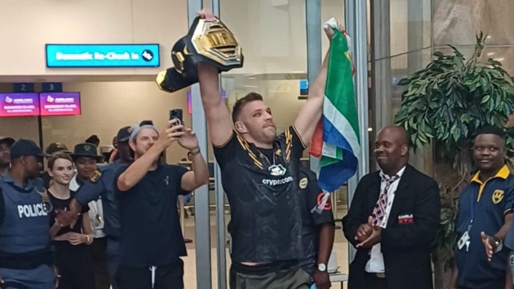 Dricus du Plessis returned to SA to hero's welcome | Joburg ETC