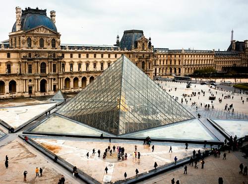 Thieves Steal French Crown Jewels in Daring 7-Minute Louvre Heist